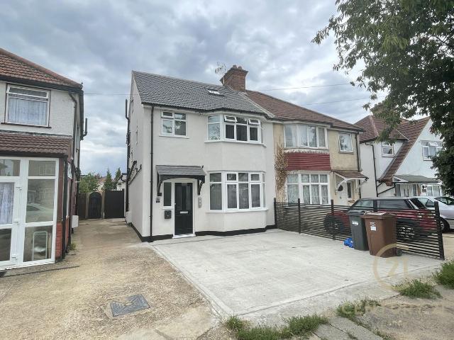 Room 3, Heston Avenue TW5, Room to rent, £875 pcm | PrimeLocation
