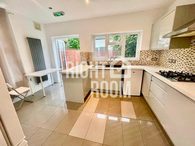 Room 3, Rosebank Road, Walthamstow, London E17, Room to rent, £695 pcm | PrimeLocation
