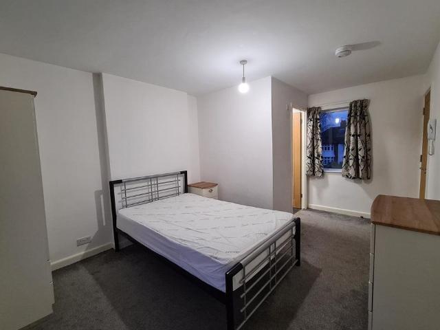 Room 4, 17 Radegund, Cambridge