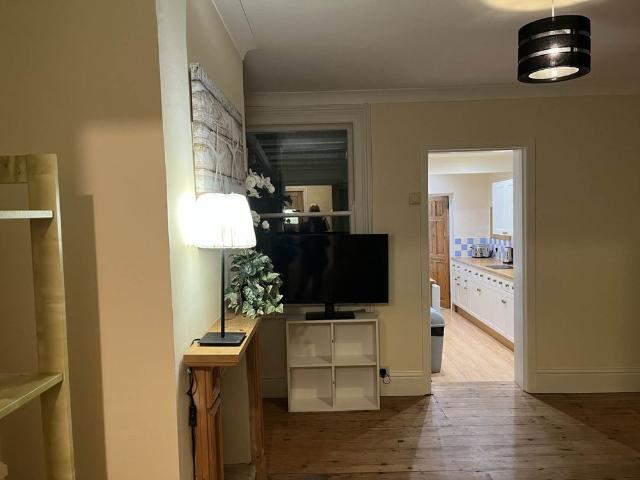 Room 4, 30 Springfield Road, Guildford, Surrey GU1 4DP