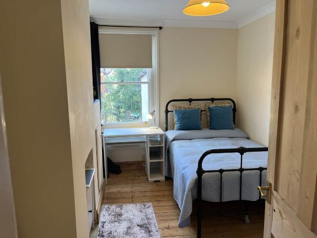 Room 4, 30 Springfield Road, Guildford, Surrey GU1, Room to rent, £850 pcm | PrimeLocation