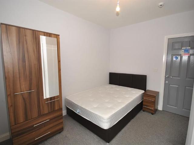 Room 4 39 Shirland Street, Chesterfield S41, Room to rent, £550 pcm | PrimeLocation