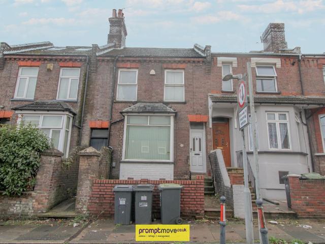 Room 4, 5 Russell Street Luton LU1, Room to rent, £700 pcm | PrimeLocation