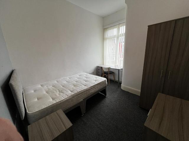 Room 4, 71 73 New Barton Street M6, Room to rent, £525 pcm | PrimeLocation