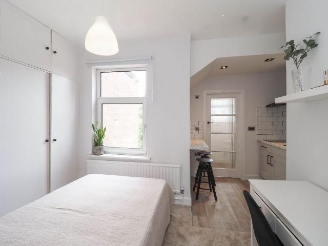 Room 4, Cowley Street DE1, Room to rent, £525 pcm | PrimeLocation