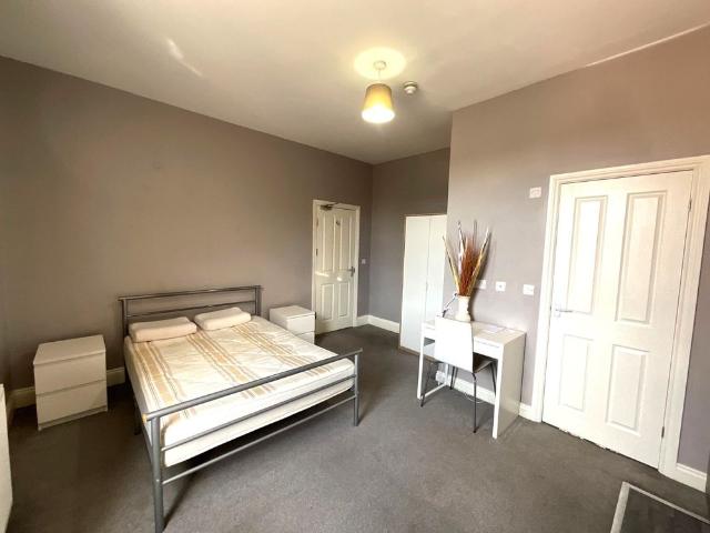 Room 4, Christ Church Road, DN1