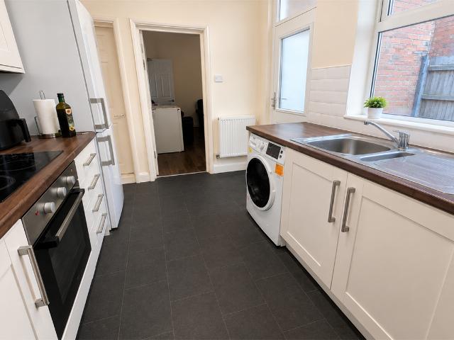 Room 4, City Road, Beeston NG9, Room to rent, £600 pcm | PrimeLocation