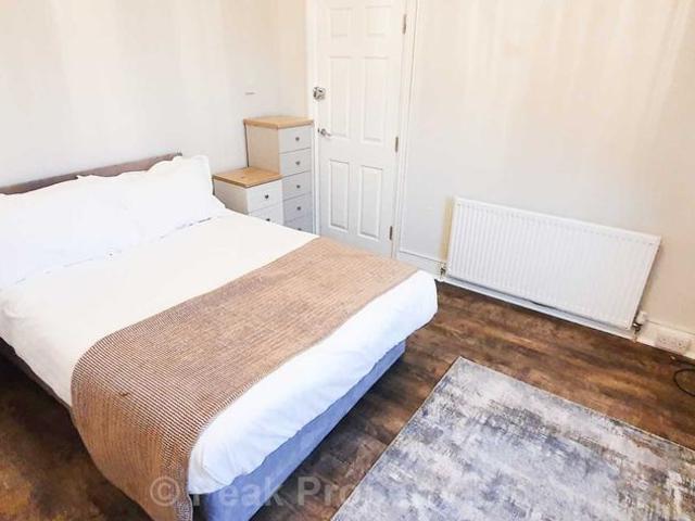 Room 4, Alexandra Road, Southend On Sea