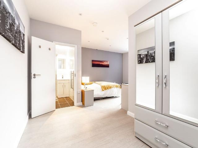 Room 4, Apartment 2, Amicus House WA10, Room to rent, £650 pcm | PrimeLocation