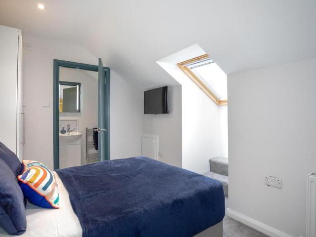 Room 4, Epworth Street, Belfast, BT5 4QR