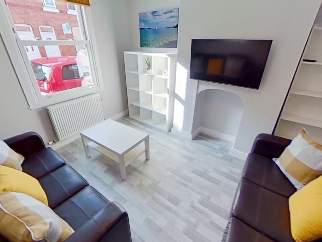 Room 4 for rent in 13 Sydney Road, Chester