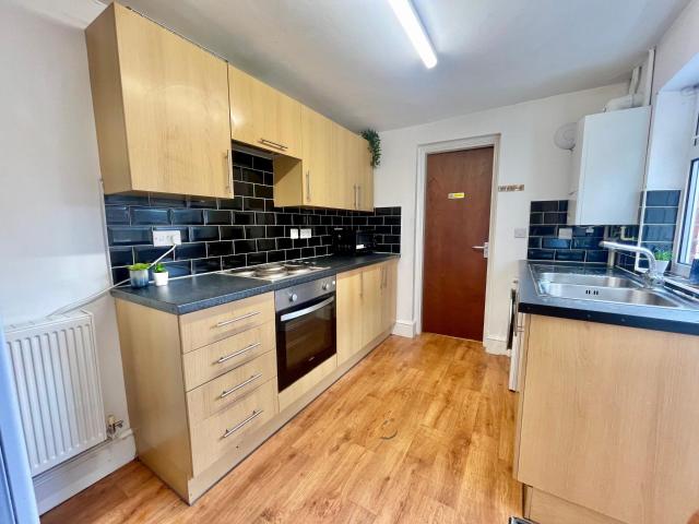 Room 4 for rent in 15 Brookside Terrace, Chester