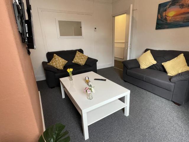 Room 4 for rent in 1 Salisbury Street, Chester