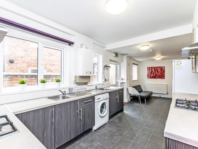 Room 4 for rent in 20 Garden Lane, Chester