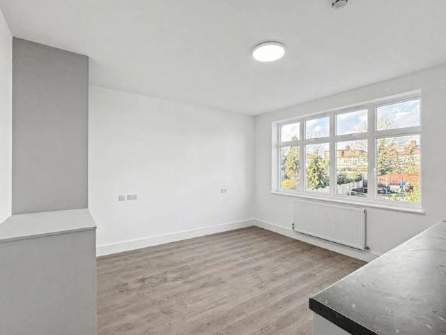 Room 4 Kenton Road, Kenton, Harrow, HA3