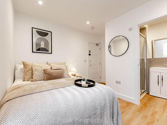Room 4, Heygate Avenue, Southend On Sea SS1, 7 bed shared accommodation to rent, £825 pcm | PrimeLocation