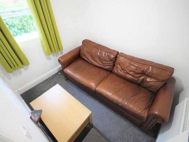 Room 4 Of 5, Gresham Street, Upper Stoke, Coventry CV2, Room to rent, £450 pcm | PrimeLocation