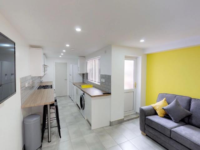 Room 4 Of 5, Humber Avenue, Coventry CV1, Room to rent, £550 pcm | PrimeLocation