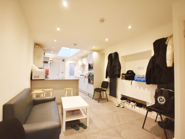 Room 4 of 5, Marlborough Road, Coventry, CV2 4EN