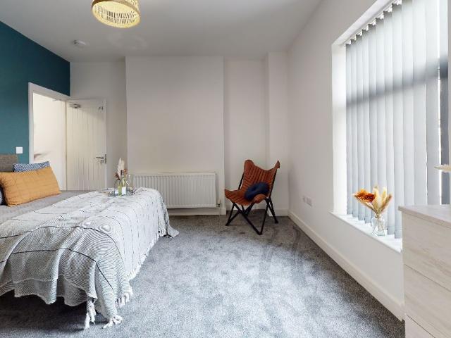 Room 4, Lower Oxford Street WF10, Room to rent, £600 pcm | PrimeLocation