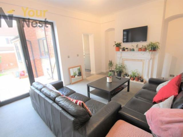 Room 4, Norfolk Terrace, Chapel Allerton, Leeds, LS7 4QW