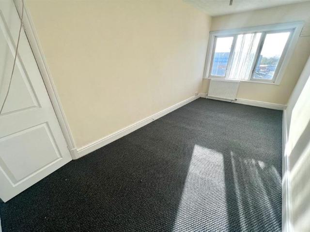 Room 4, Shirley, SO15