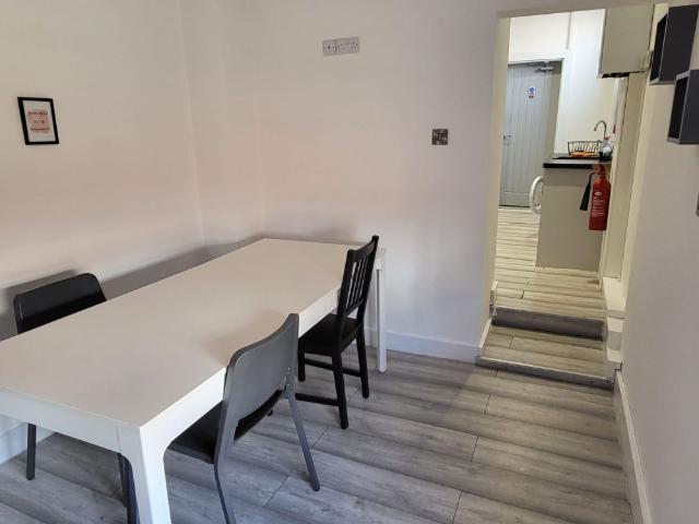 Room 4, St. Marys Road, Doncaster