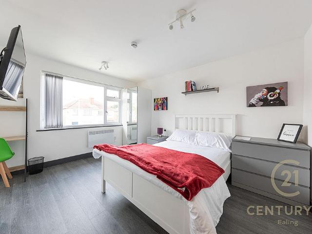 Room 4, Park Lane UB4, Room to rent, £925 pcm | PrimeLocation