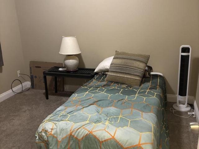 Room 4 Rent Near Hwy 50 / Light Rail