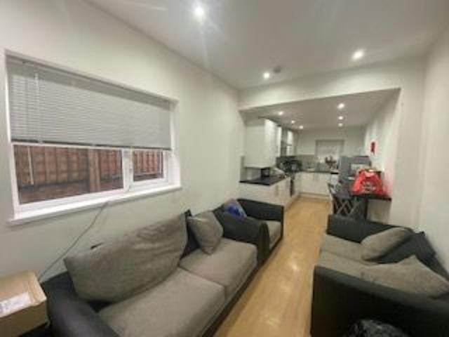 Room 4, Walsgrave Road, Coventry