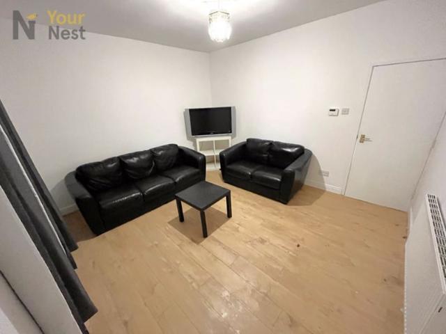 Room 4, Westfield Road, Leeds, Hyde Park, LS3 1DF