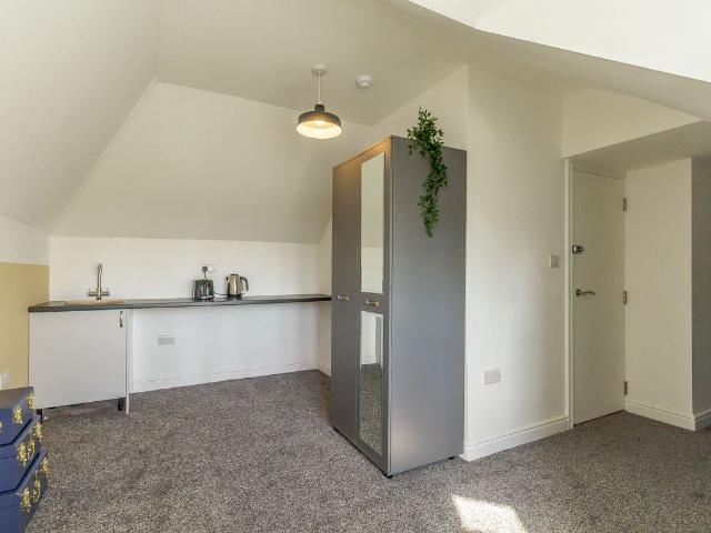 Room 5, 187 Carholme Road LN1, Room to rent, £650 pcm | PrimeLocation