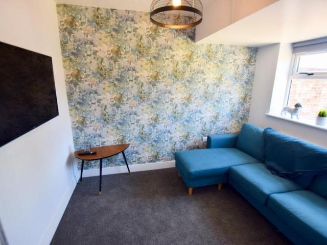 Room 5 19 Tarrant Walk Walsgrave, Coventry ONE BEDROOM BILLS INC HOUSESHARE
