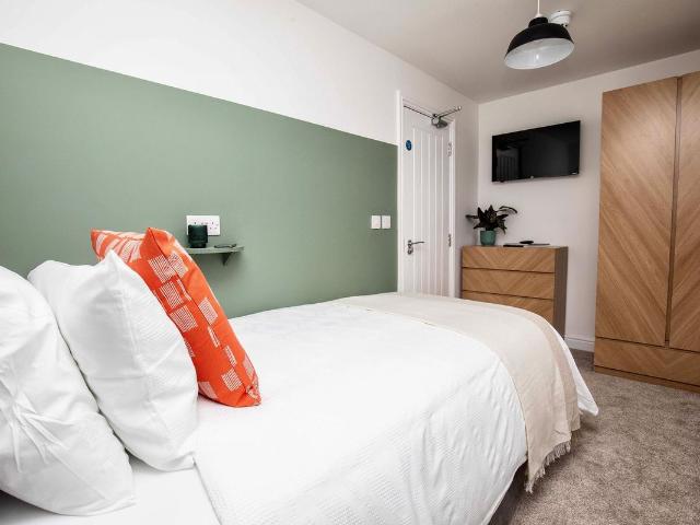 Room 5 @ 210 Wistaston Road, Crewe CW2, 6 bed terraced house to rent, £595 pcm | PrimeLocation