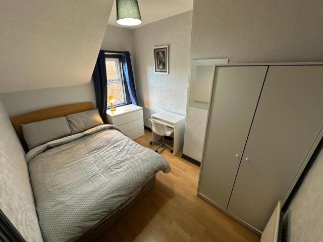 Room 5, 25 Colenso Parade Belfast, BT9 5AN
