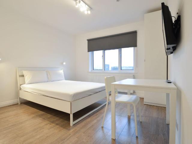 Room 5, 41 Woodland Way, Mill Hill NW7, Studio to rent, £953 pcm | PrimeLocation