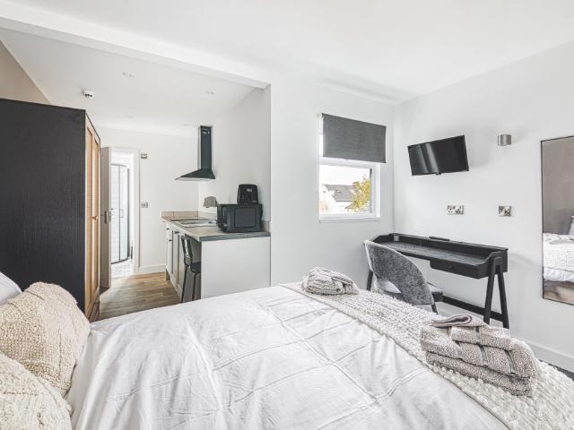 Room 5, Bennett Street NG10, Studio to rent, £725 pcm | PrimeLocation