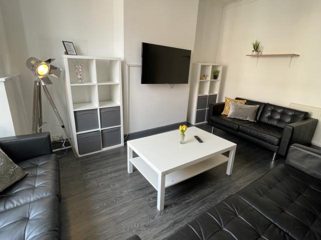 Room 5 for rent in 21 Chichester Street, Chester