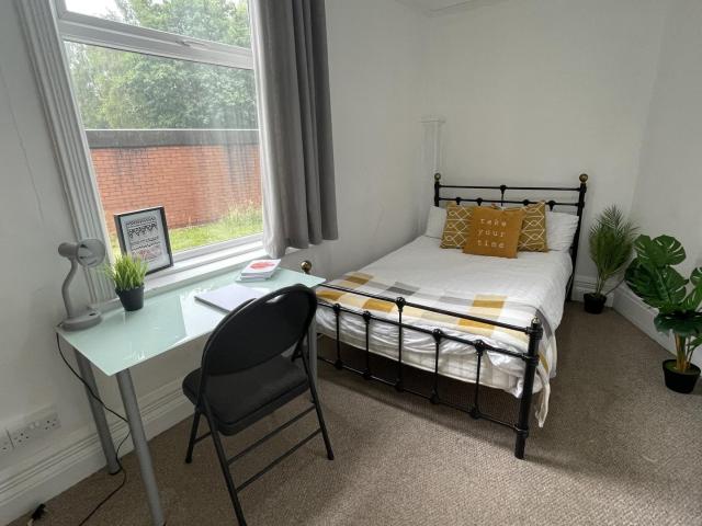 Room 5 for rent in Saughall Road, Chester