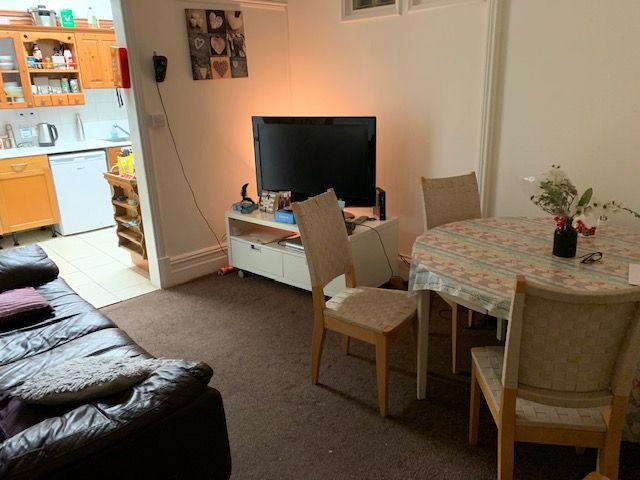 Room 5 – Fosse Road South, LE3 1AE