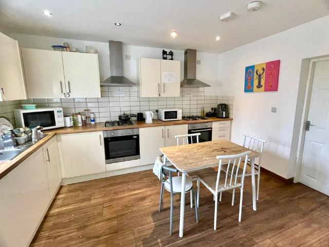 Room 5 – Hillrise Avenue, LE3 2GL