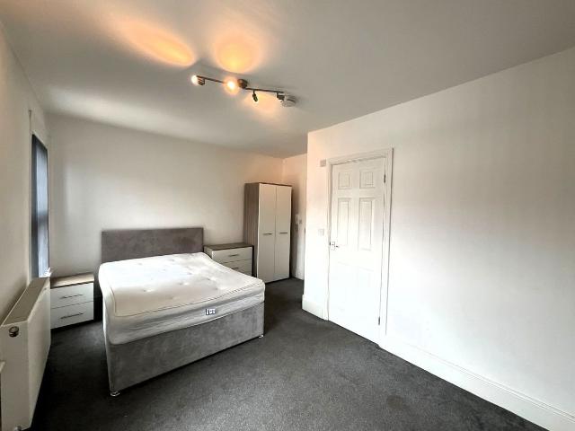 Room 5, Mansfield Road, Doncaster DN4, 5 bed terraced house to rent, £433 pcm | PrimeLocation