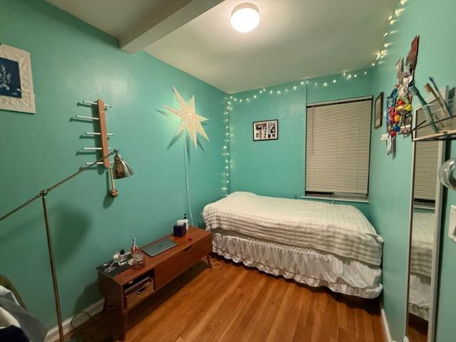 Room 5 min away from SJU Move In August 1