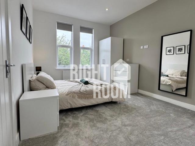 Room 5, North End Avenue, PO2 9EB