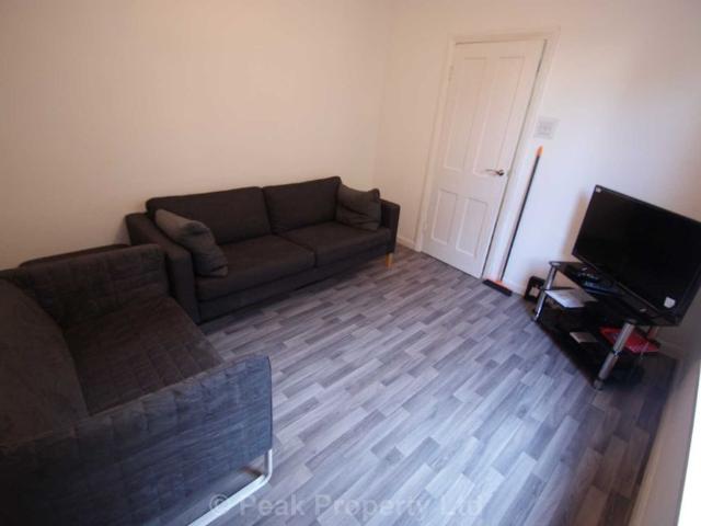 ROOM 5, Napier Avenue, Southend On Sea