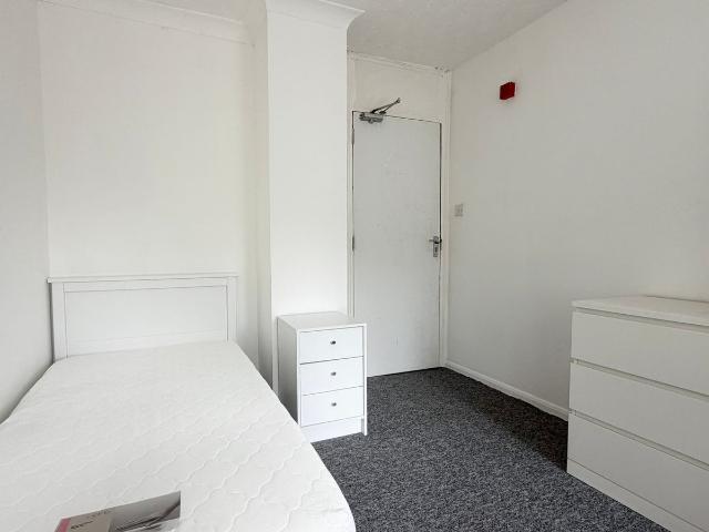 Room 5, Park Lane CB8, Room to rent, £475 pcm | PrimeLocation