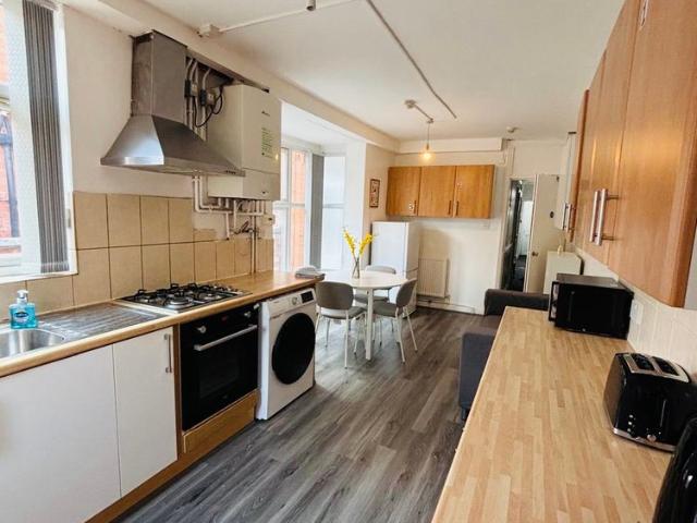 Room 6 – 164 Fosse Road South, LE3 0FR