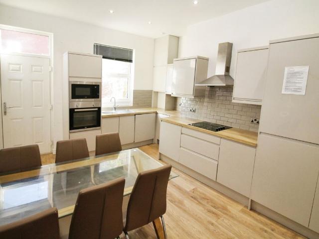 Room 6, 2 Granby Road, Leeds, West Yorkshire LS6, Room to rent, £525 pcm | PrimeLocation