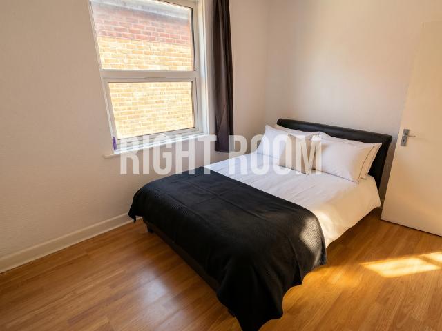 Room 6, Coventry Road, Polygon, Southampton SO15
