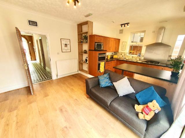 Room 6 – Canterbury Terrace, LE3 1AA